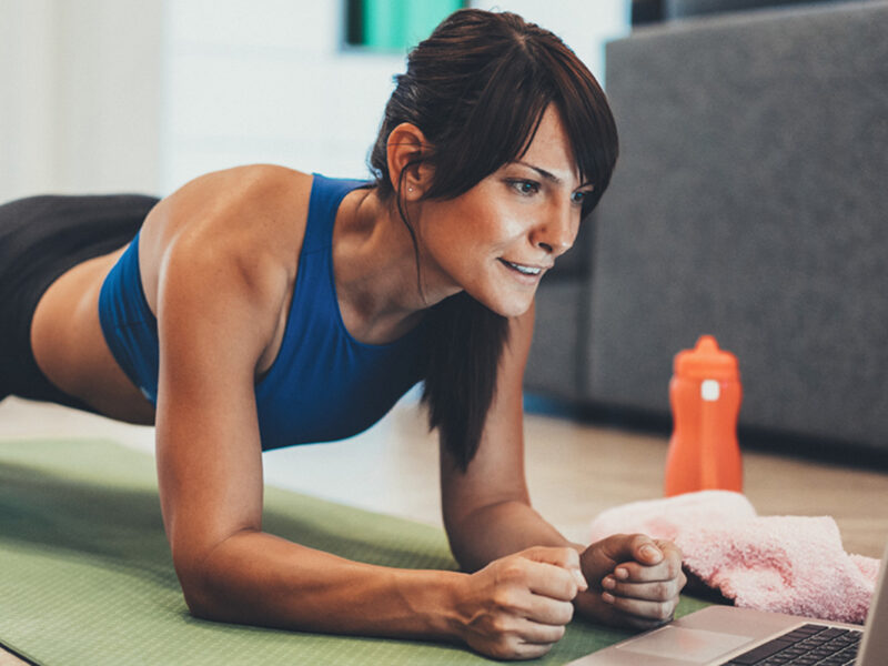 Mit Core-Training stabiler werden: Plank-Übungen für Läufer | Beat ...