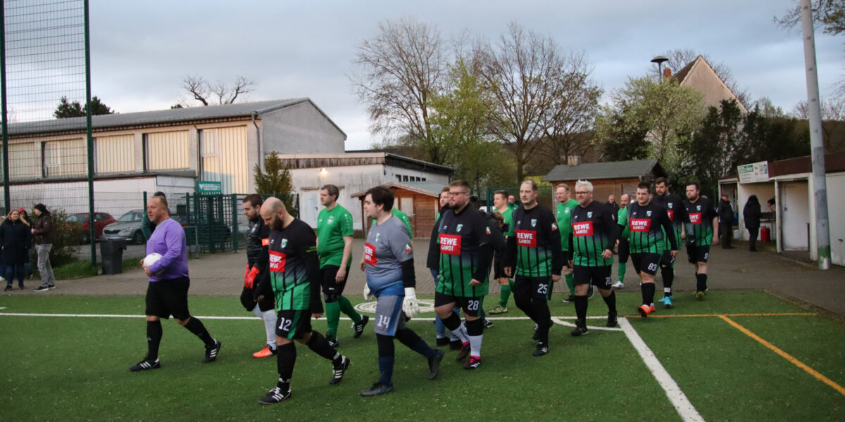 Übergewichtige Fußballliga: Dicker Einsatz | Beat Yesterday